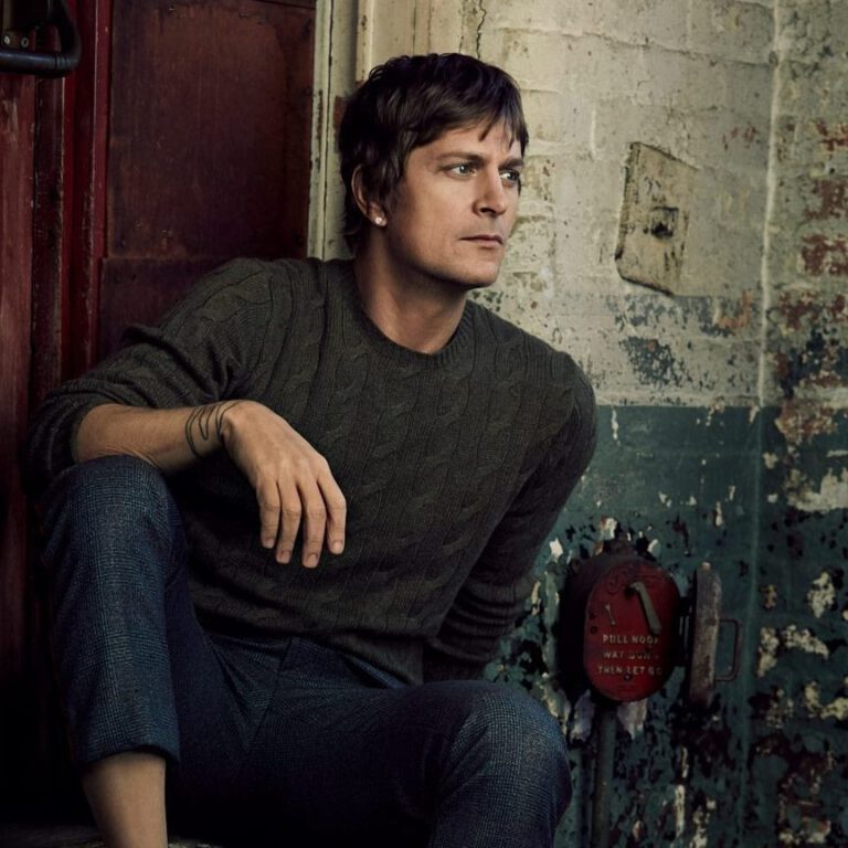 About – Rob Thomas